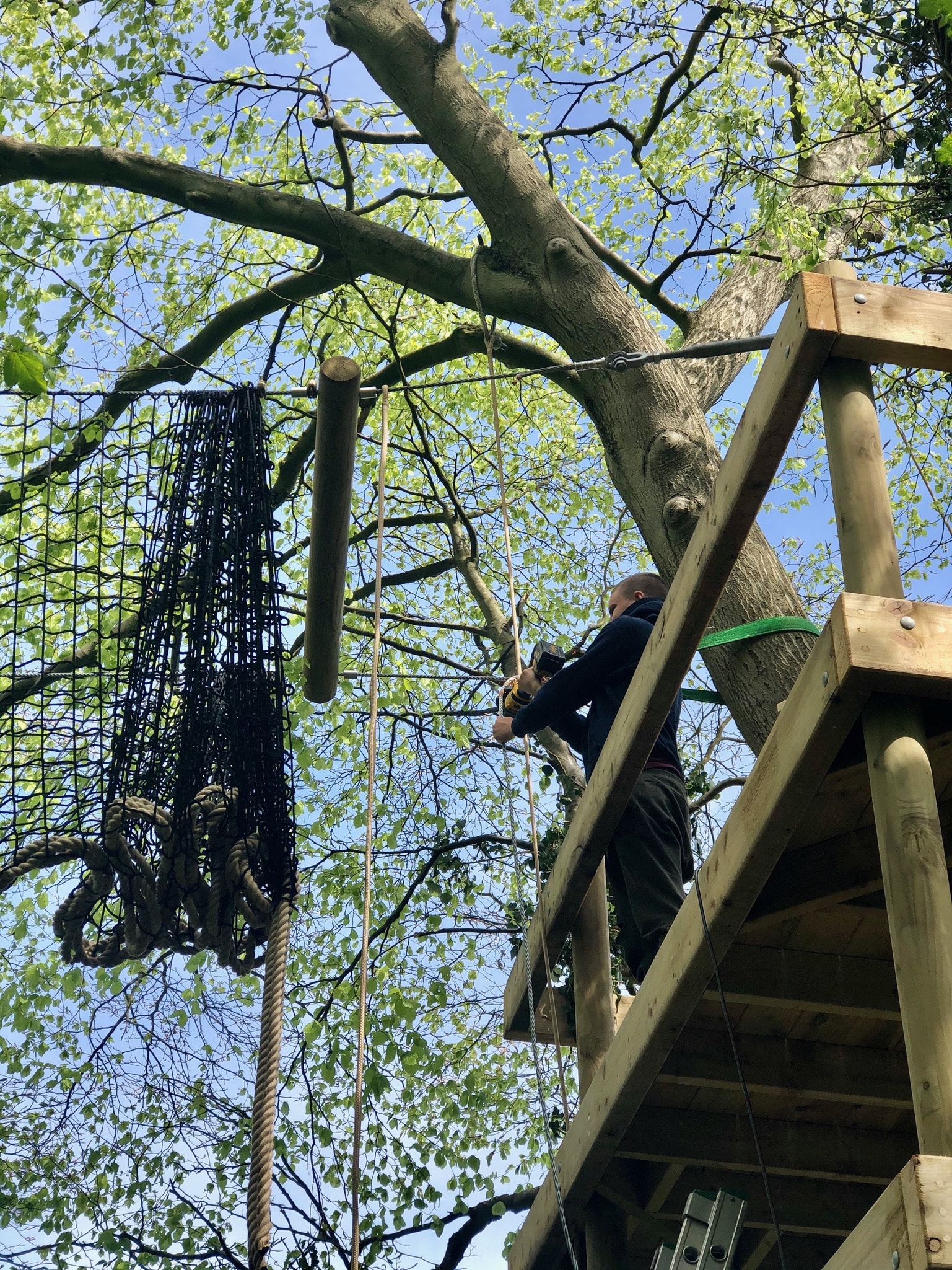 Double Tree Deck, Effingham, Surrey | Treehouse Life